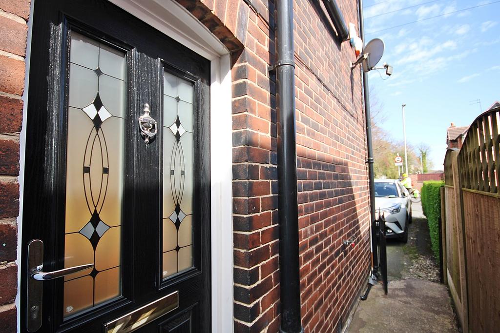 Hallfields Road Warrington Wa2 3 Bed Semi Detached House £1 100 Pcm