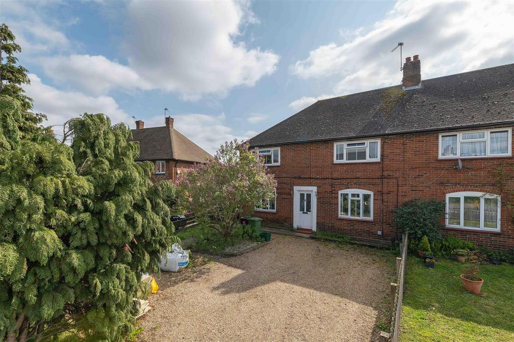 Hook Road, Epsom 2 bed maisonette for sale - £375,000