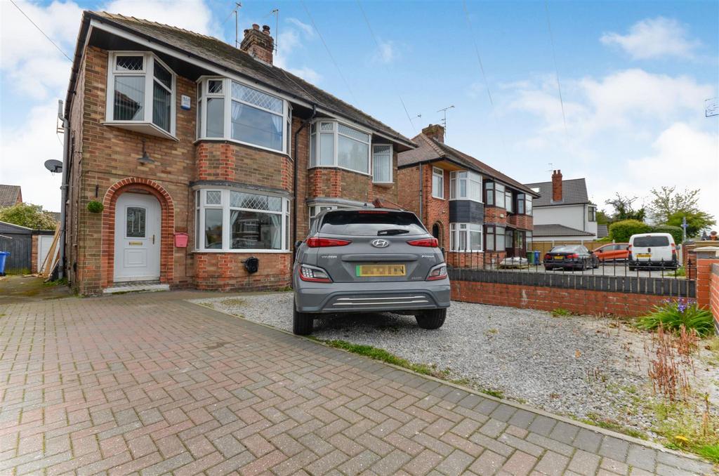 Boothferry Road, Hessle 3 bed semi-detached house for sale - £220,000