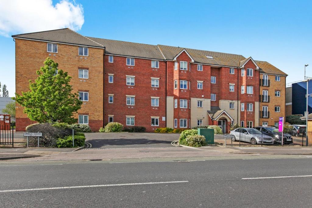 London Road, Romford, RM7 2 bed flat - £260,000