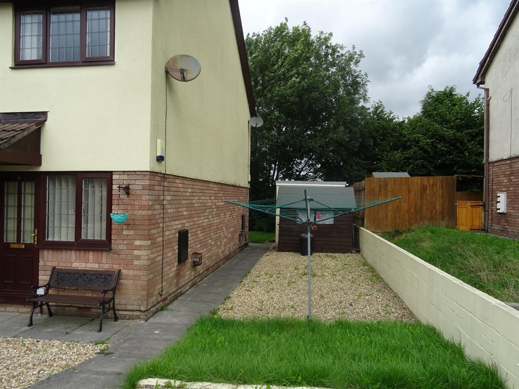 Willowturf Court Bryncethin 1 Bed Semi Detached House £92 500