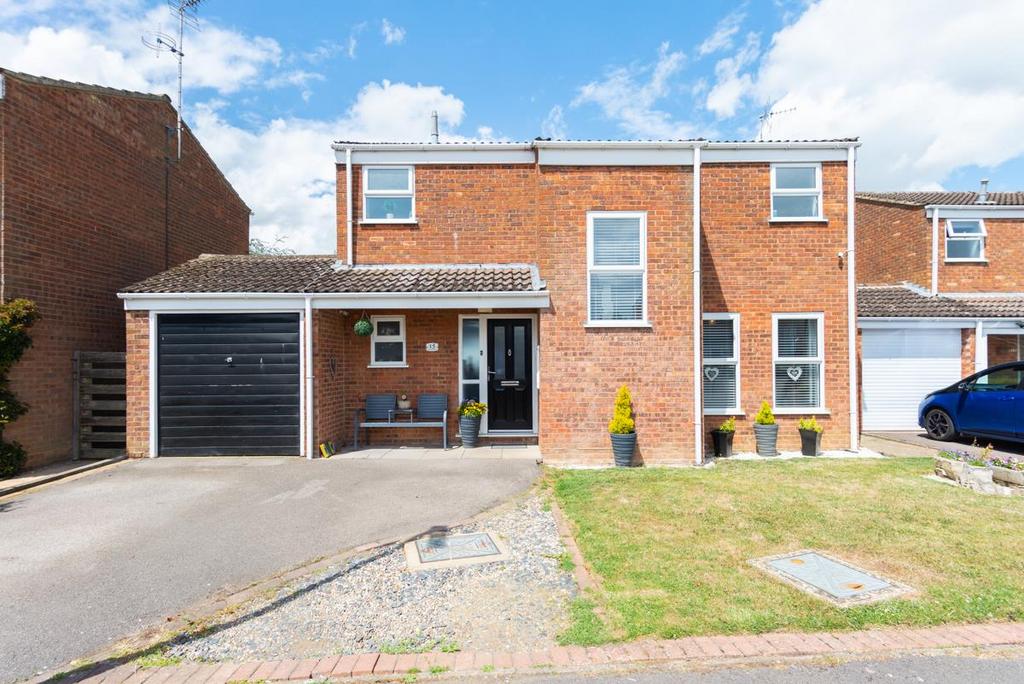 Cotswold Drive, Linslade 4 bed detached house - £550,000