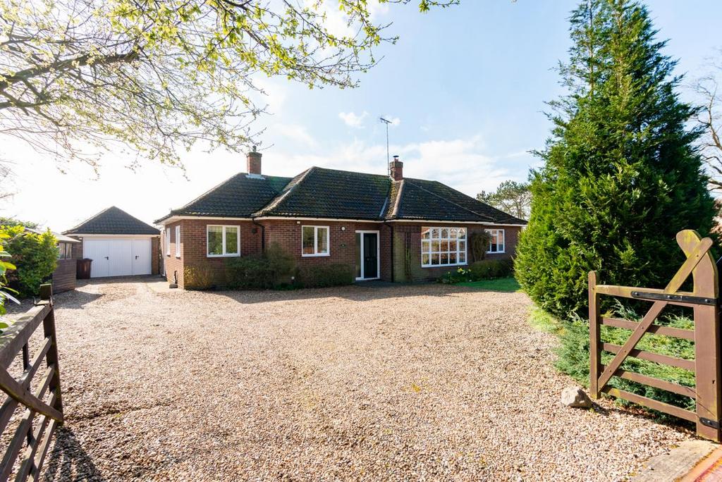 Heath Road, Great Brickhill... 4 bed detached bungalow - £775,000