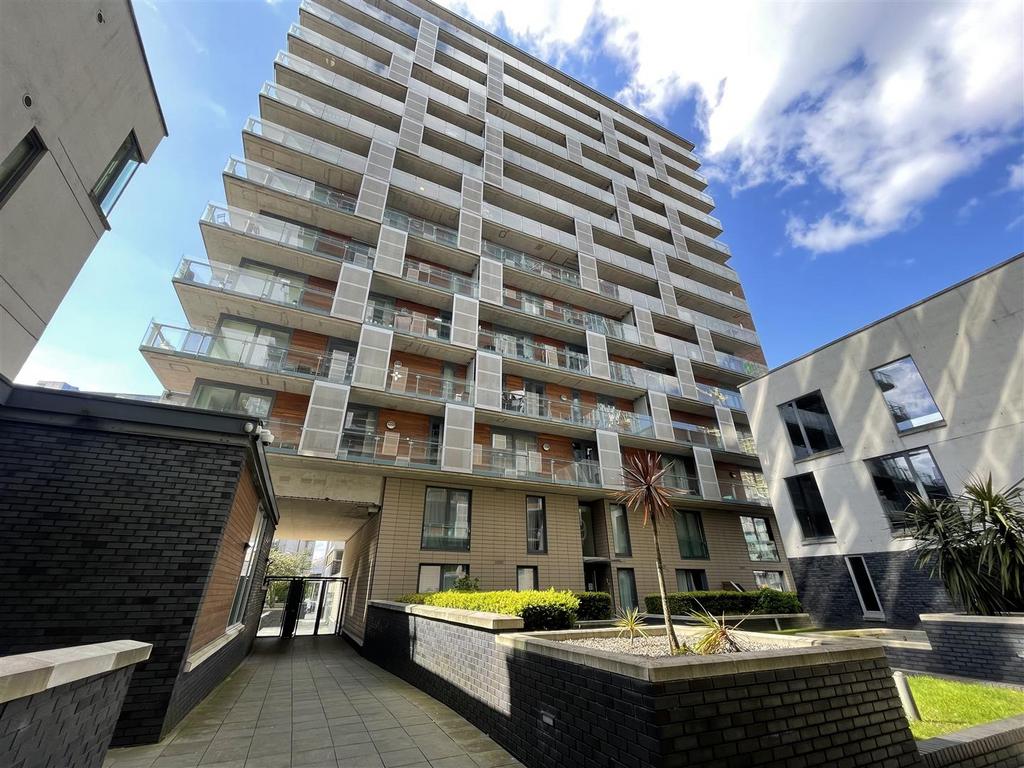Spectrum, Block 9, Blackfriars Road... 2 bed apartment - £175,000