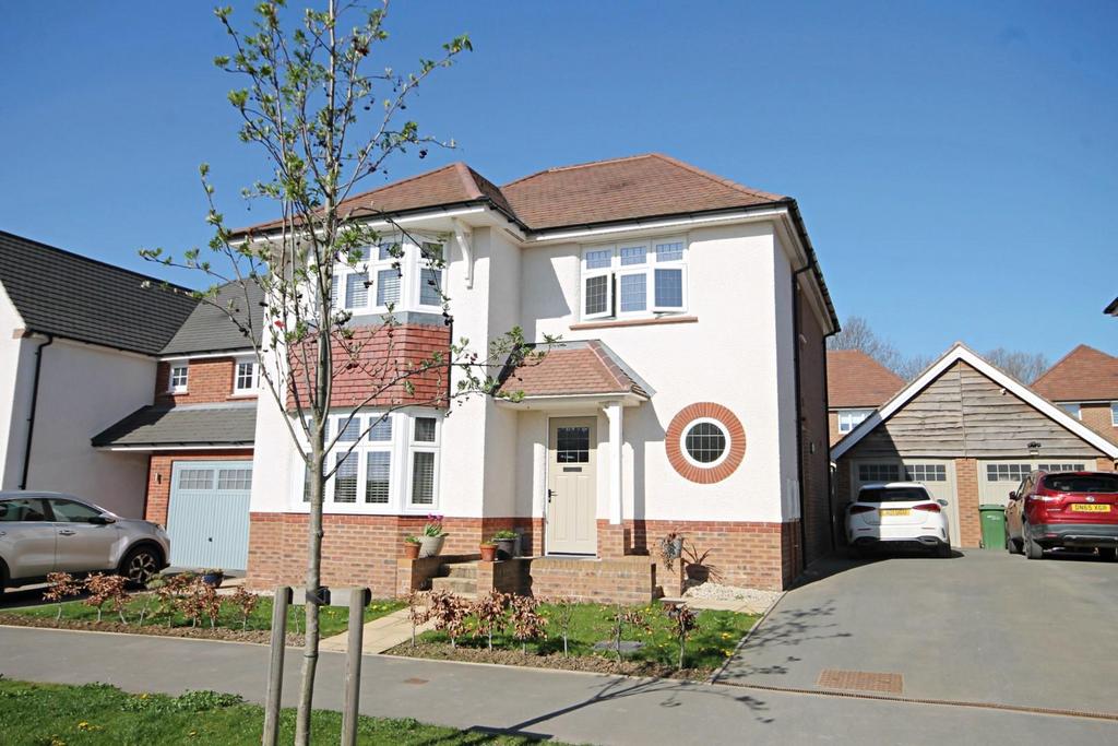 Florence Drive, Amington, Tamworth 3 bed detached house - £450,000