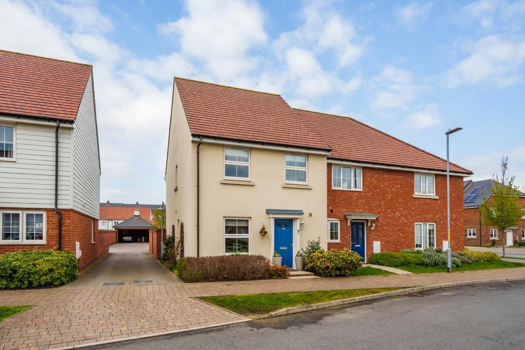 Starling Drive, Finberry, Ashford TN25 3 bed semi-detached house - £350,000
