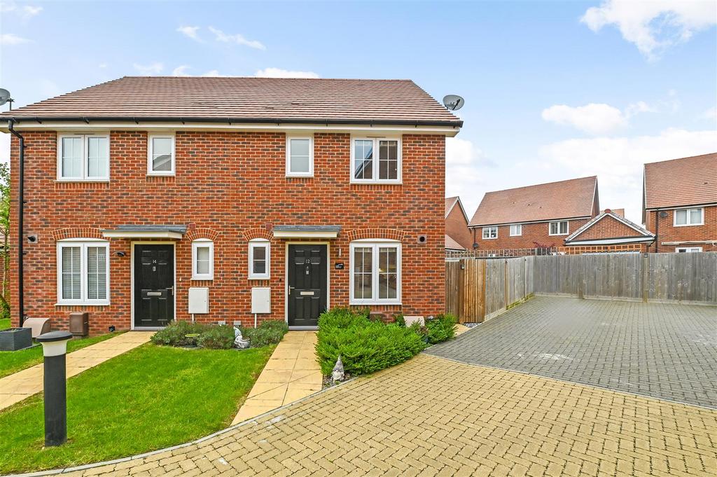 Squires Grove, Eastergate 3 bed semi-detached house - £340,000