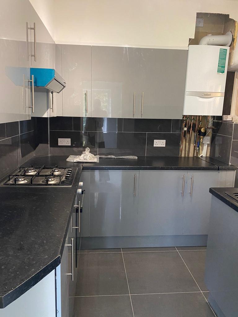 Beech Walk, London NW7 4 bed detached house - £3,200 pcm (£738 pw)
