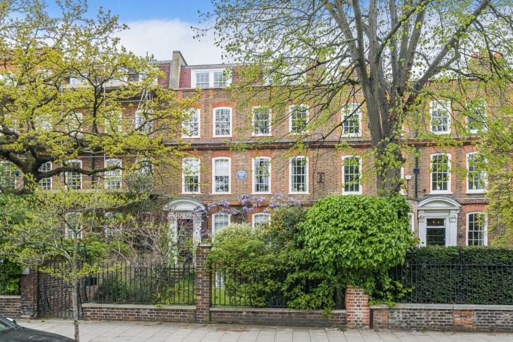 Clapham Common North Side London SW4 2 bed flat - £2,250 pcm (£519 pw)