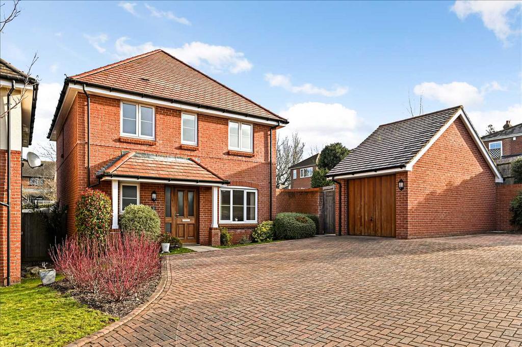 Rose Bank Close Sarisbury Green 3 Bed Detached House For Sale £550 000