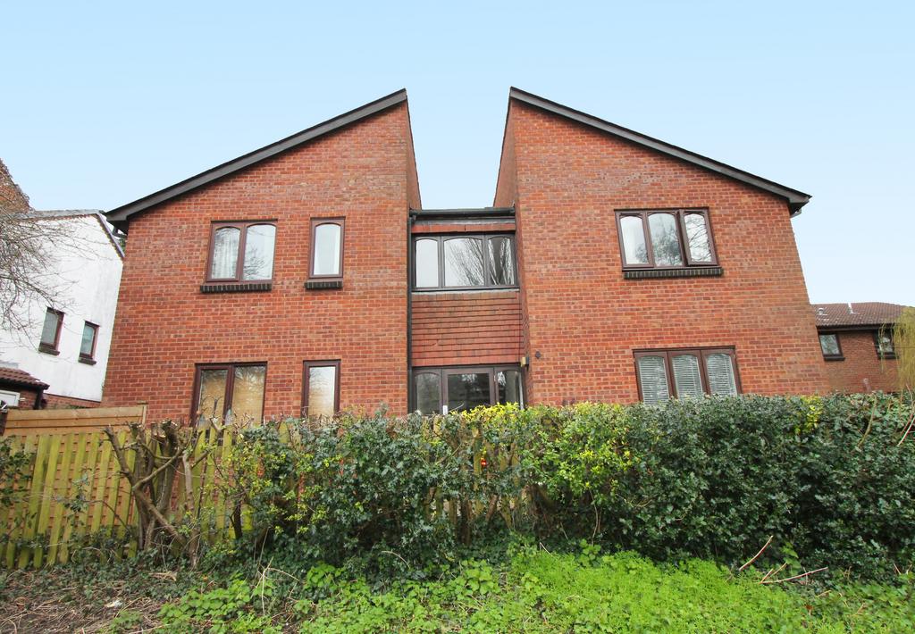 William Tarver Close, Warwick, CV34 1 bed flat - £825 pcm (£190 pw)