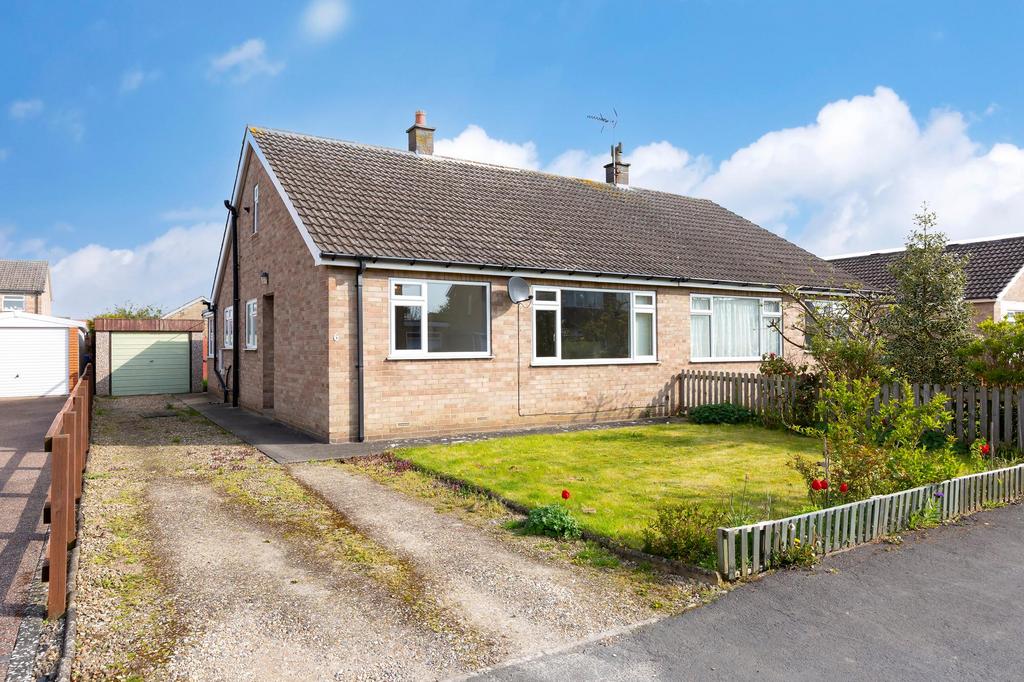 Northfield Close, Pocklington, York... 2 bed semi-detached bungalow - £ ...