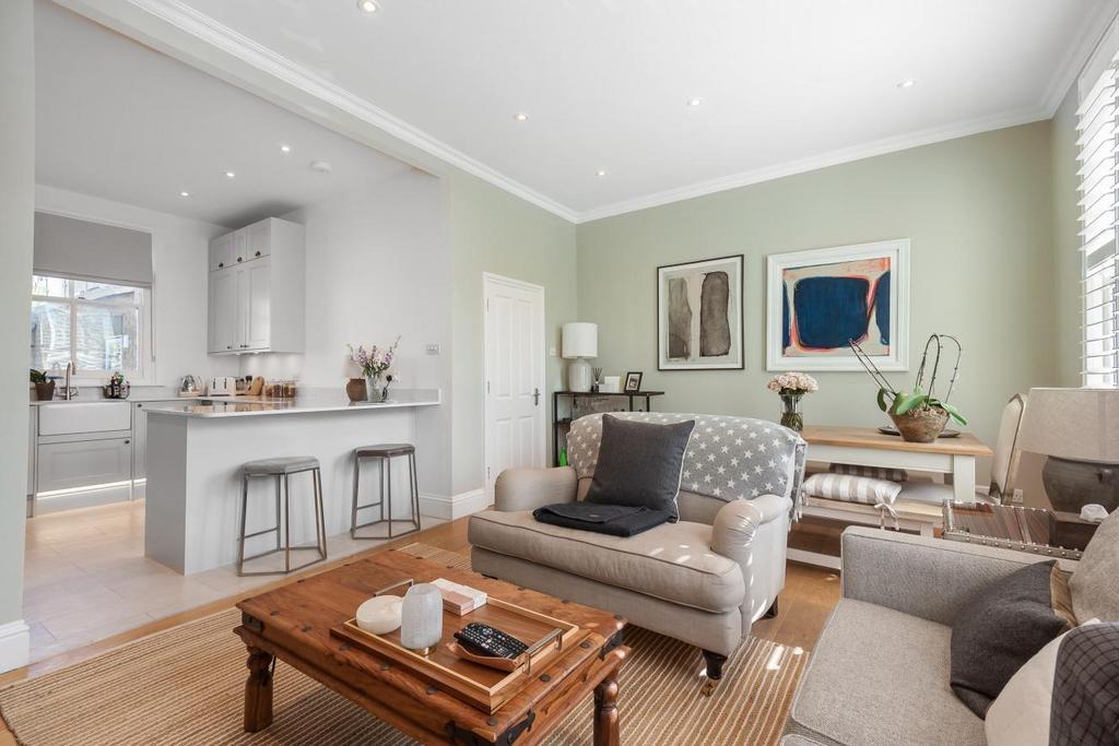 Nansen Road, Battersea 3 bed flat - £1,000,000