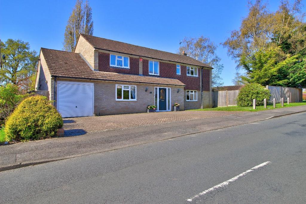Wokingham RG41 4 bed detached house - £865,000
