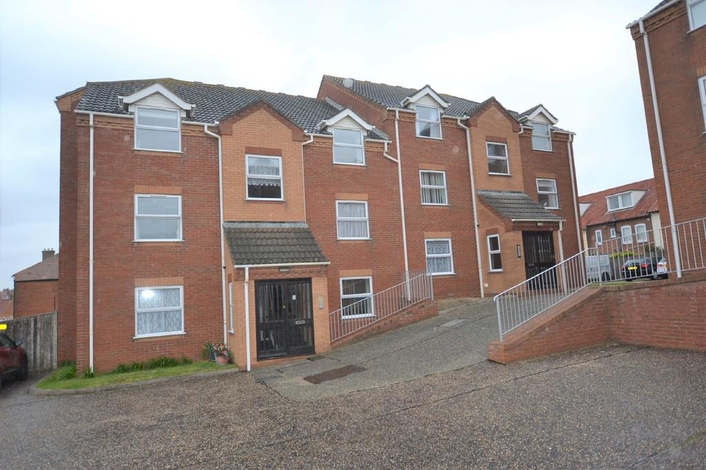 Vincent Road, Sheringham 1 bed apartment - £695 pcm (£160 pw)