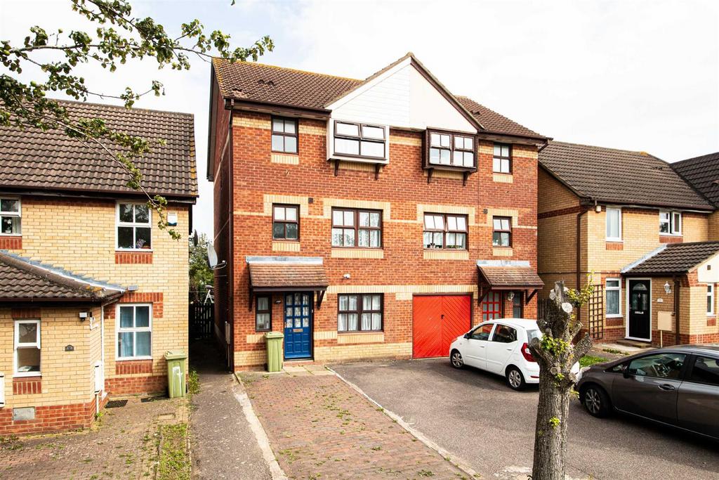 Rhodes Place, Oldbrook 5 bed detached house - £1,495 pcm (£345 pw)