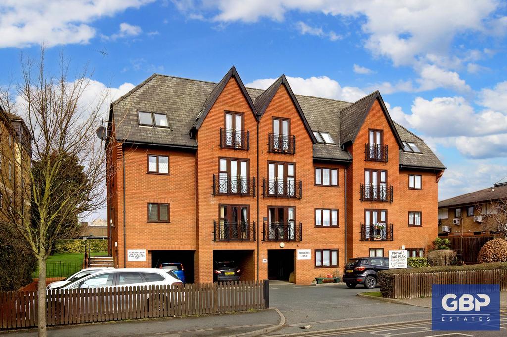 Western Road, Romford, RM1 1 bed flat - £115,000