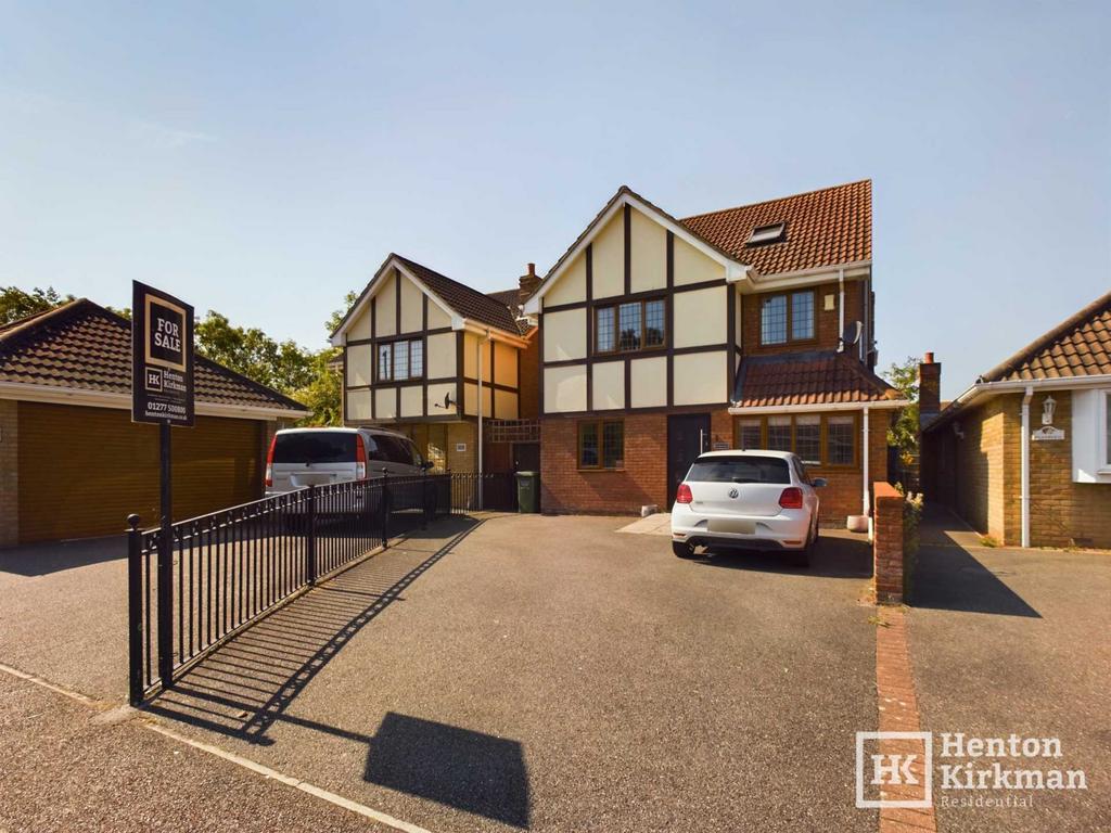Church Road, Laindon 5 bed detached house for sale - £725,000