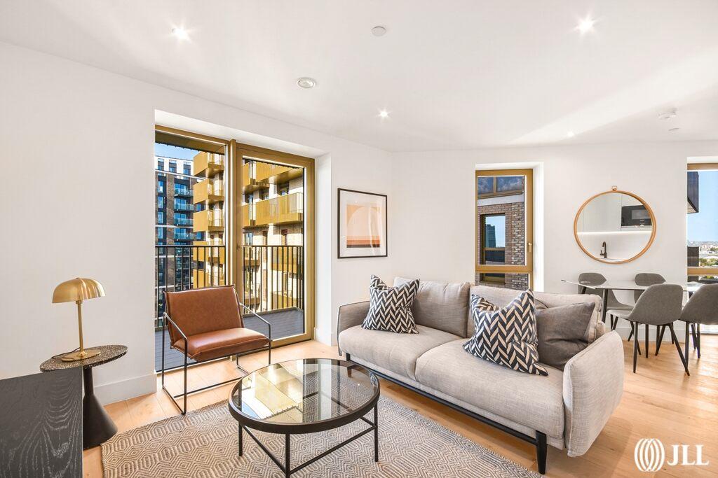 Capital Interchange Way Brentford TW8 1 bed flat - £2,000 pcm (£462 pw)