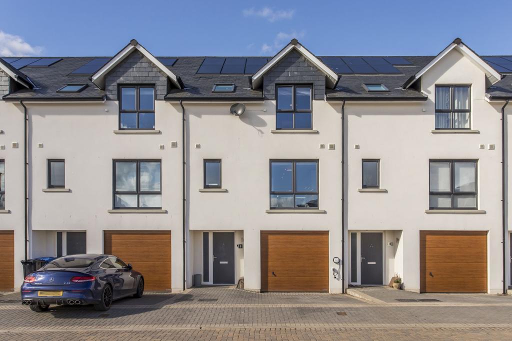 5 St Gellert Gardens, Loanhead, EH20 9FJ 4 bed townhouse - £410,000