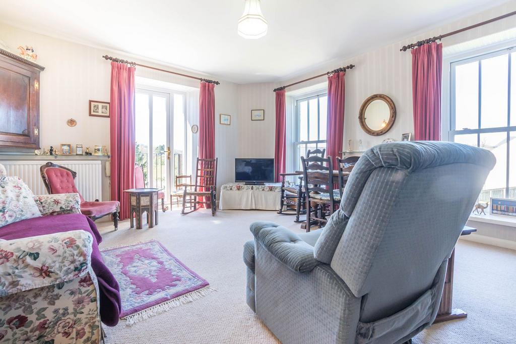 7 Glebe Court, Kirkby Lonsdale 2 bed flat - £300,000