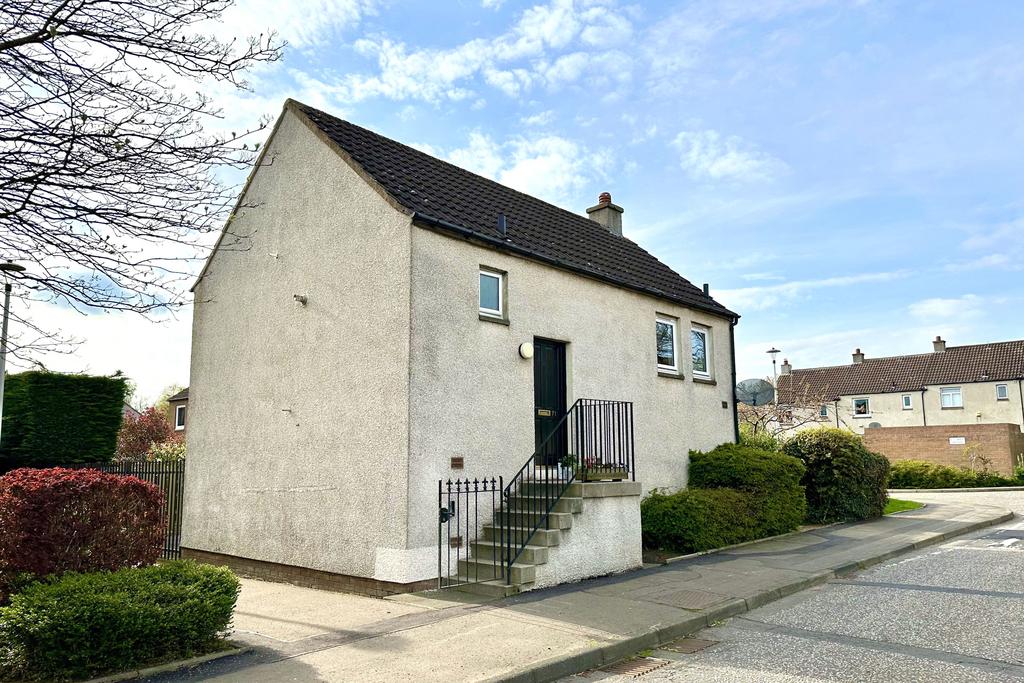 Craigmount View, Edinburgh EH12 1 bed flat - £190,000