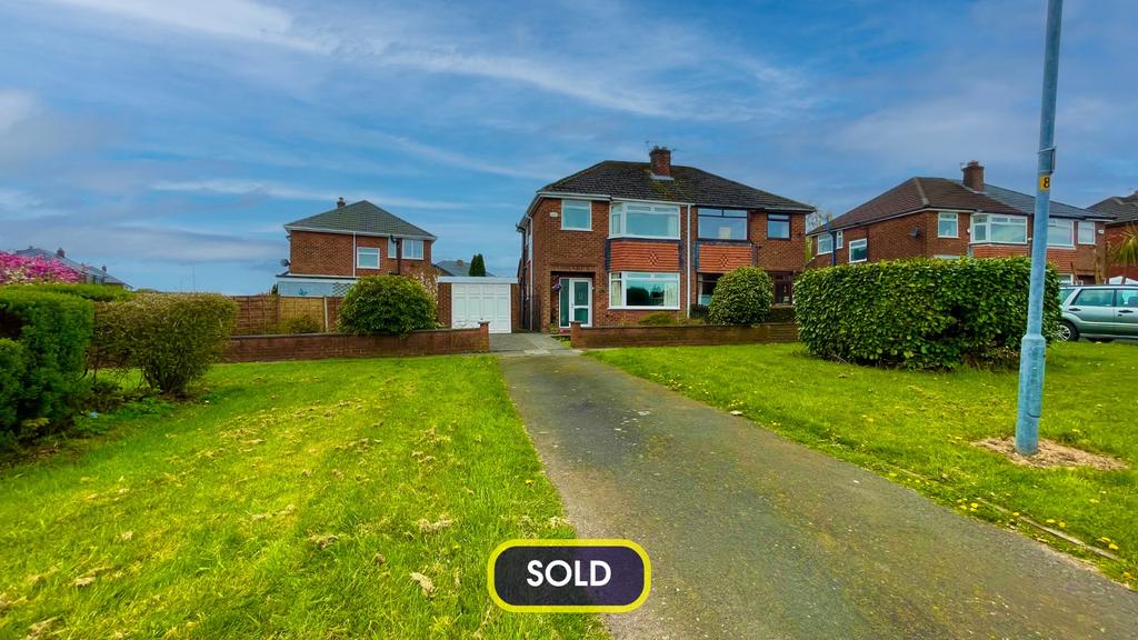Eskdale Avenue, Bolton, Lancashire... 3 bed semi-detached house - £179,995