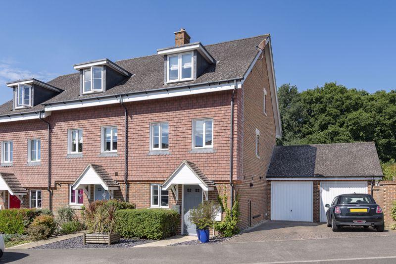 Ashengate Way, Five Ash Down 3 bed end of terrace house - £440,000