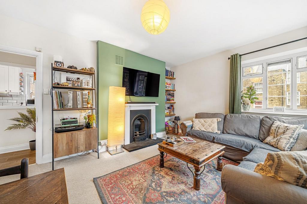 Clapham Road, SW9 2 bed flat - £425,000