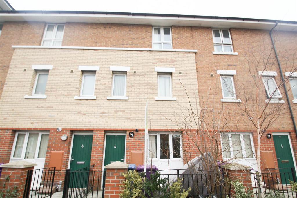 Alexandra Road, Liverpool, L7 6HL 3 bed townhouse - £1,000 pcm (£231 pw)