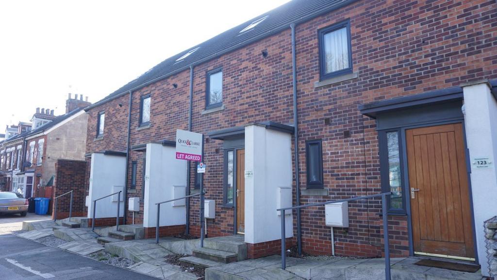 121 Marfleet Lane, Hull, HU9 5RN 3 bed terraced house - £750 pcm (£173 pw)