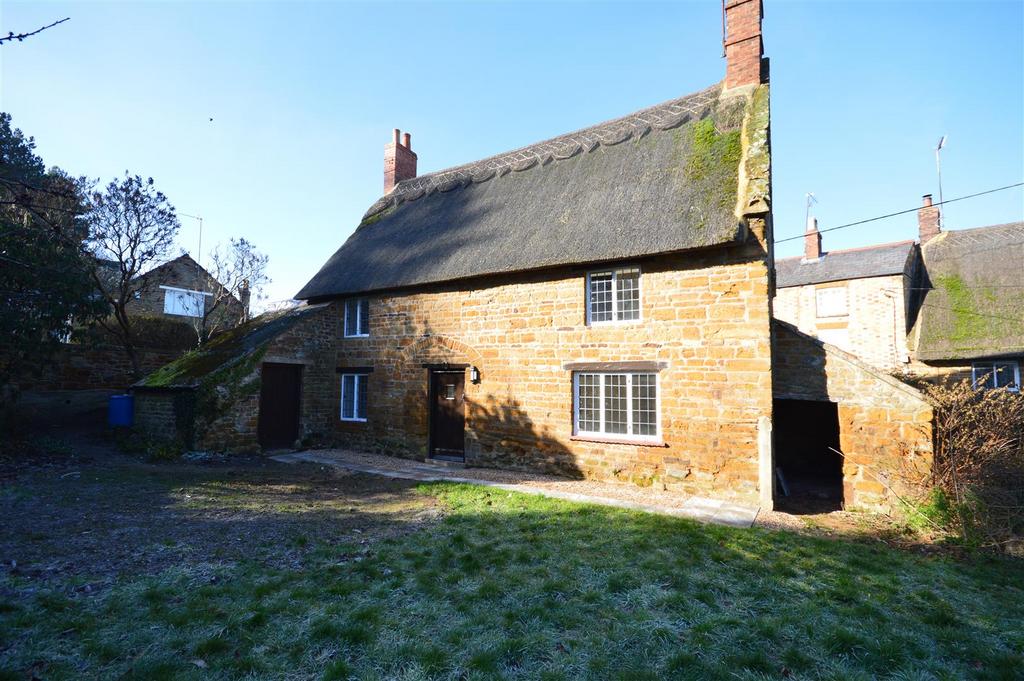 Lower Harlestone, Northampton 3 bed cottage - £1,450 pcm (£335 pw)