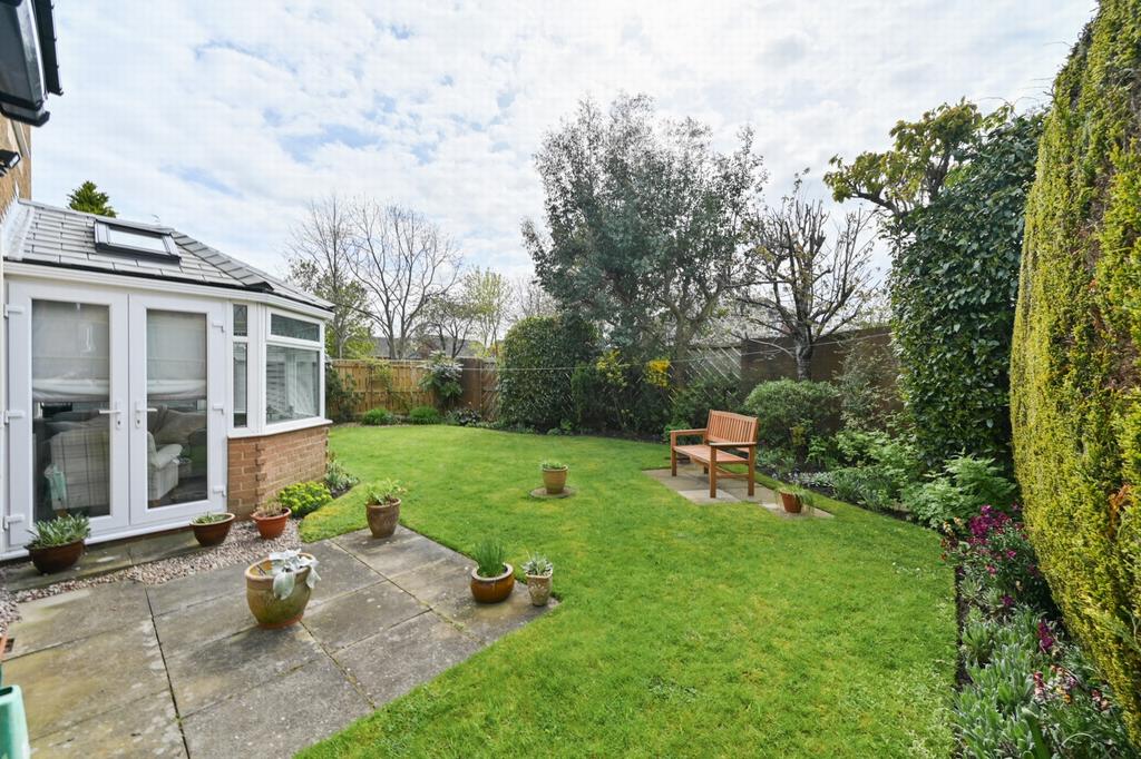 Kilburne Close, Victoria Glade, NE7 3 bed detached house - £325,000
