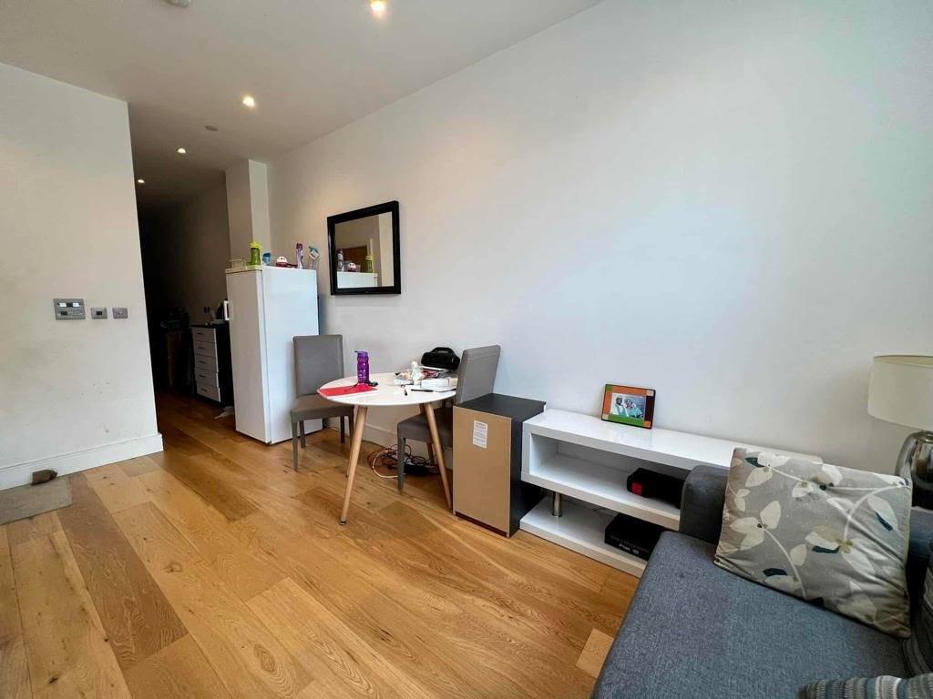 Flowers Way, Luton Studio for sale - £145,000