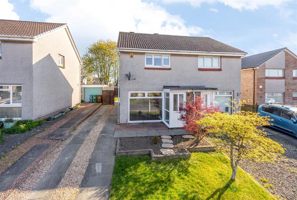 5 Mochrum Drive, Crossford, KY12 8YH 2 bed semi-detached house - £165,000