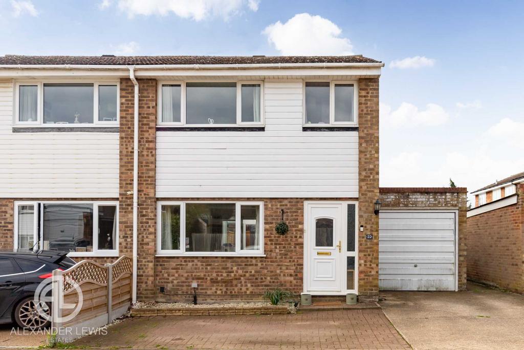Brookmead, Shefford, SG17 5SA 3 bed semi-detached house - £325,000
