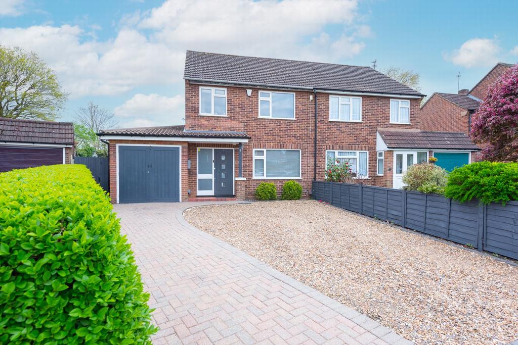 Heron Close, Mytchett, GU16 3 bed semi-detached house - £525,000