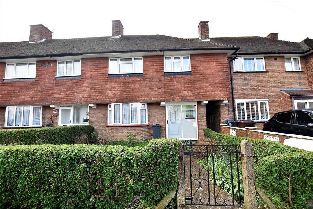 Sparrow Farm Drive, Feltham... 3 bed house - £455,000