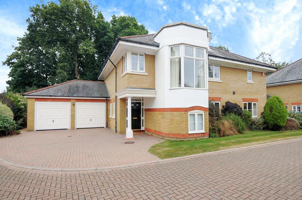 St Davids Drive, Englefield Green TW20 5 bed detached house - £6,500 ...