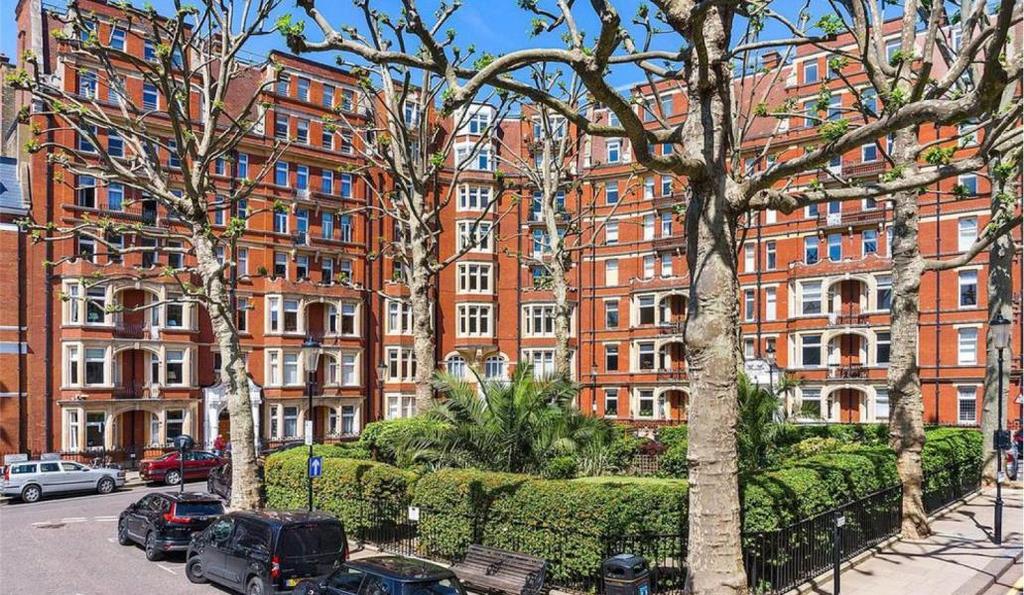 Iverna Court, Kensington, W8 4 bed apartment to rent - £8,233 pcm (£ ...