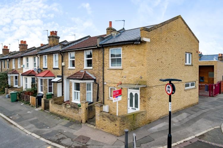 Hedgley Street London SE12 3 bed house - £2,100 pcm (£485 pw)