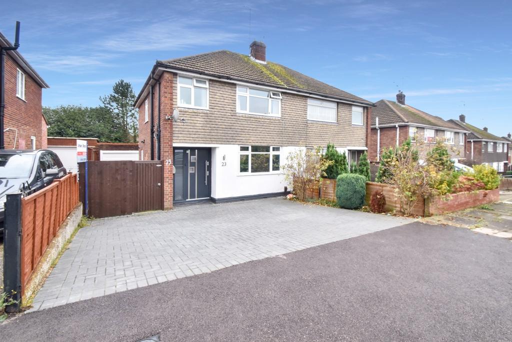 Deep Denes, Luton, Bedfordshire, LU2 7SU 3 bed semi-detached house for ...