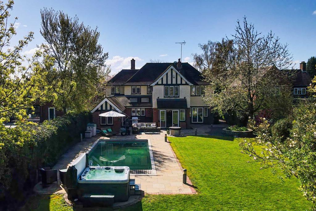St Andrews Road, Caversham Heights... 4 bed detached house - £1,350,000