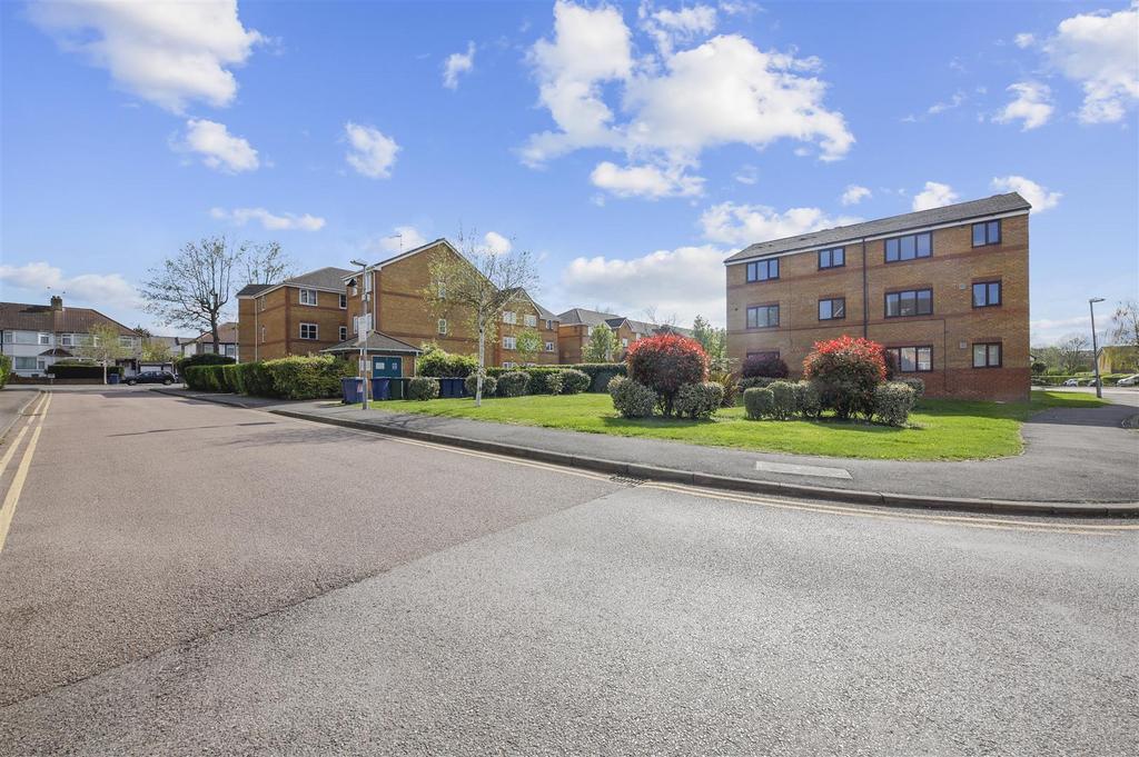 Windmill Drive, London NW2 2 bed flat - £330,000