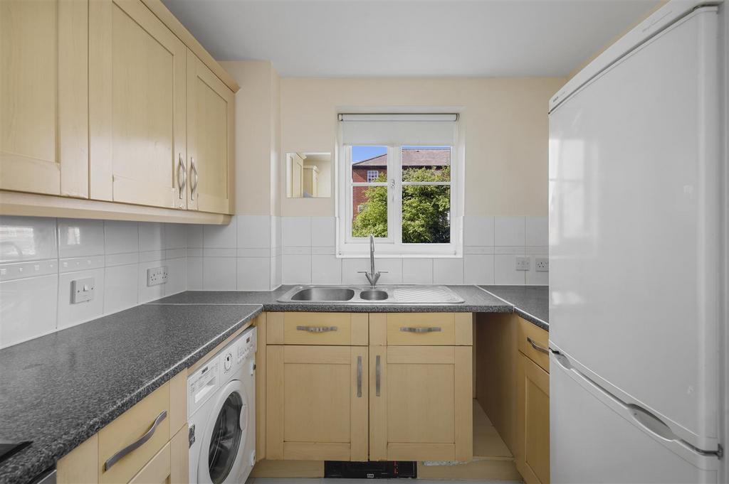Windmill Drive, London NW2 2 bed flat - £330,000