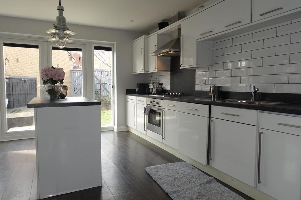 Acklam Green, Middlesbrough, TS5 4GD 4 bed detached house - £1,050 pcm ...
