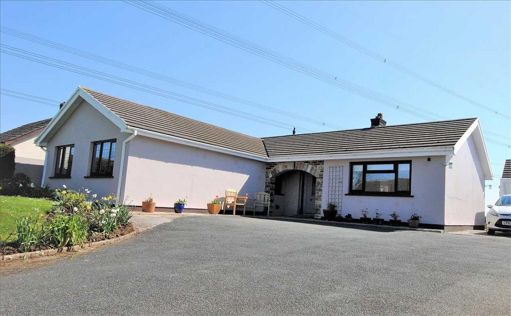 Highways, Bentlass Road, Hundleton 3 bed detached bungalow - £399,950