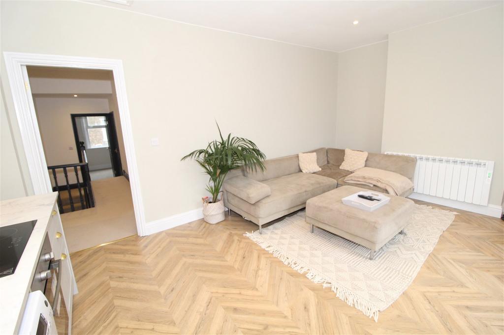 Seaside, Eastbourne BN22 2 bed flat for sale - £175,000