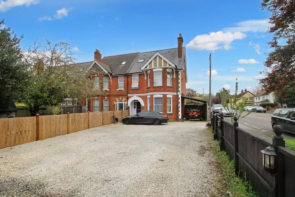 Farnborough Road Farnborough Gu14 7 Bed Semi Detached House For Sale