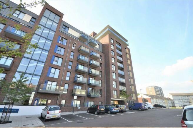 Shearwater Drive, London, NW9 2 bed apartment - £1,850 pcm (£427 pw)